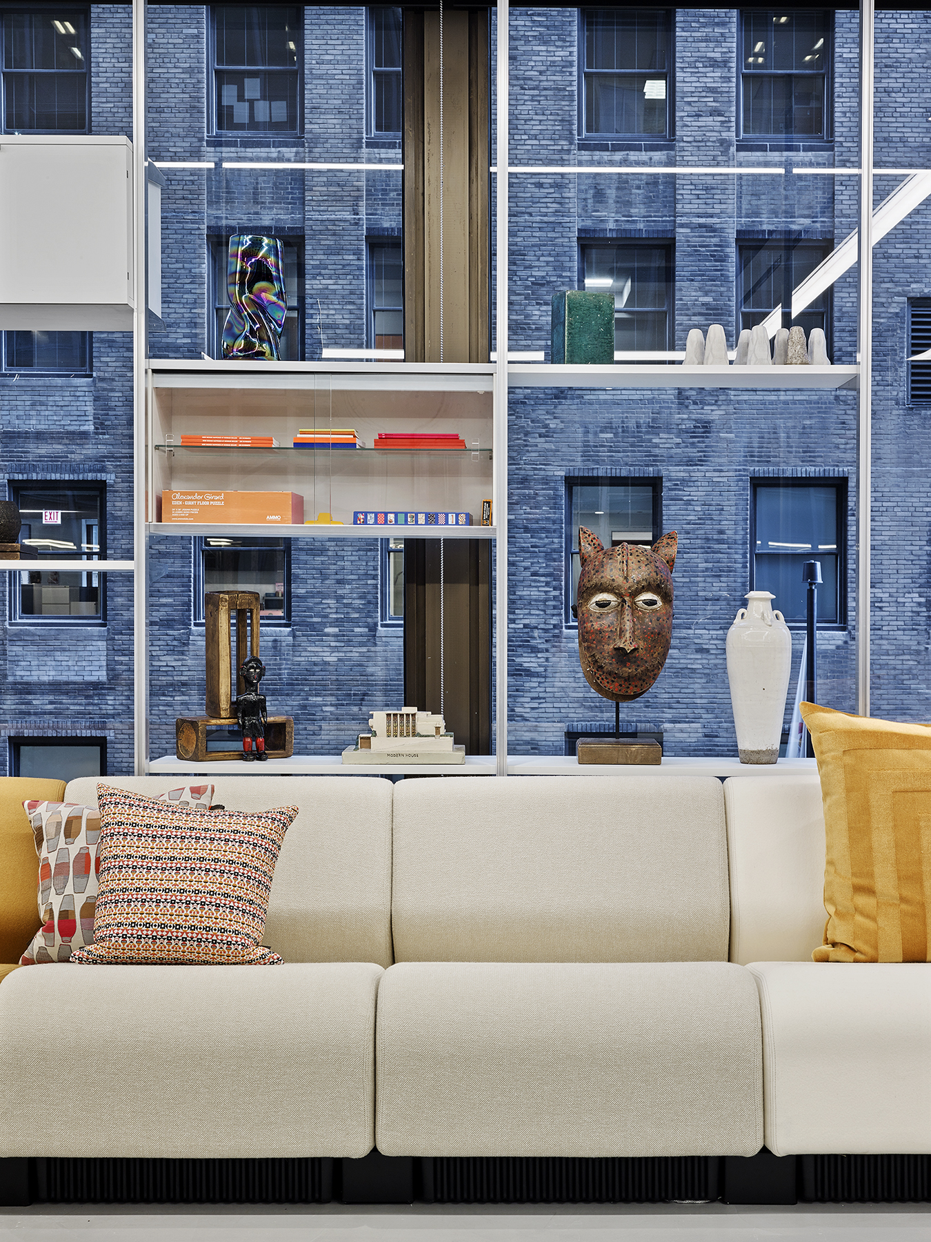 Show & Tell: The New IIDA Headquarters by Gensler - PAGODA RED Stories