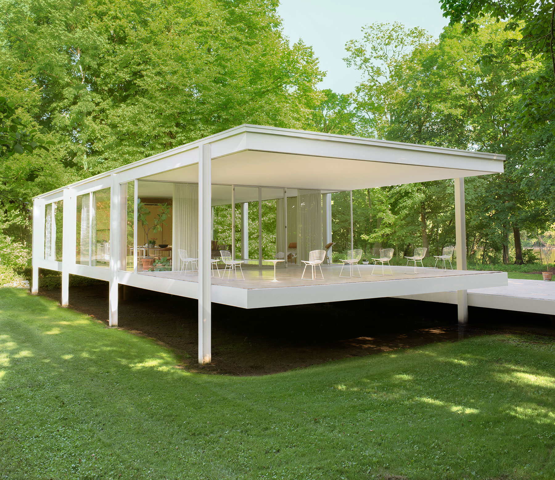 Refurnishing & Revisiting the Farnsworth House - PAGODA RED Stories